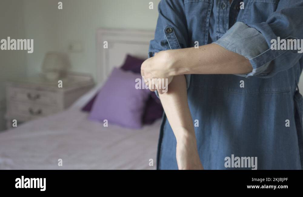 Belt fitting Stock Videos & Footage - HD and 4K Video Clips - Alamy