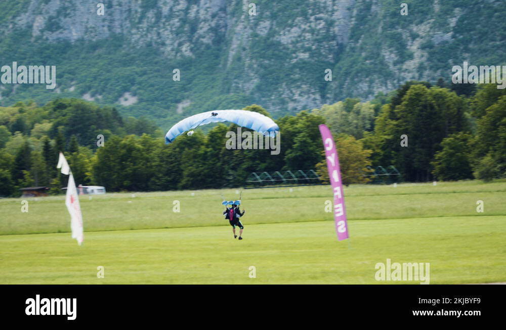 Parachute land Stock Videos & Footage - HD and 4K Video Clips - Alamy
