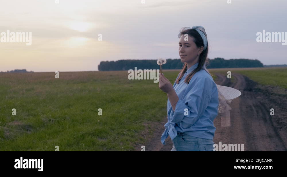 Hillbilly girl Stock Videos & Footage - HD and 4K Video Clips - Alamy