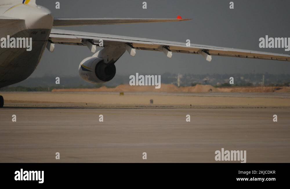 Moving aircraft Stock Videos & Footage - HD and 4K Video Clips - Alamy
