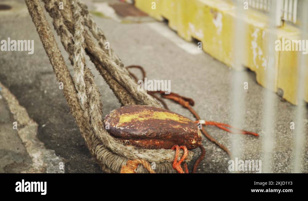 Rope mooring boat Stock Videos & Footage - HD and 4K Video Clips - Alamy