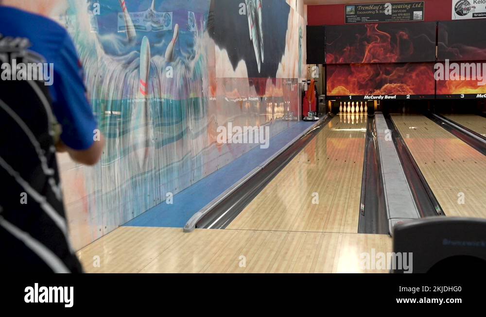 Man bowling Stock Videos & Footage - HD and 4K Video Clips - Alamy