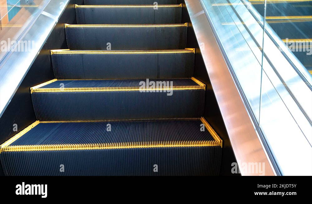 Moving walkway japan Stock Videos & Footage - HD and 4K Video Clips - Alamy