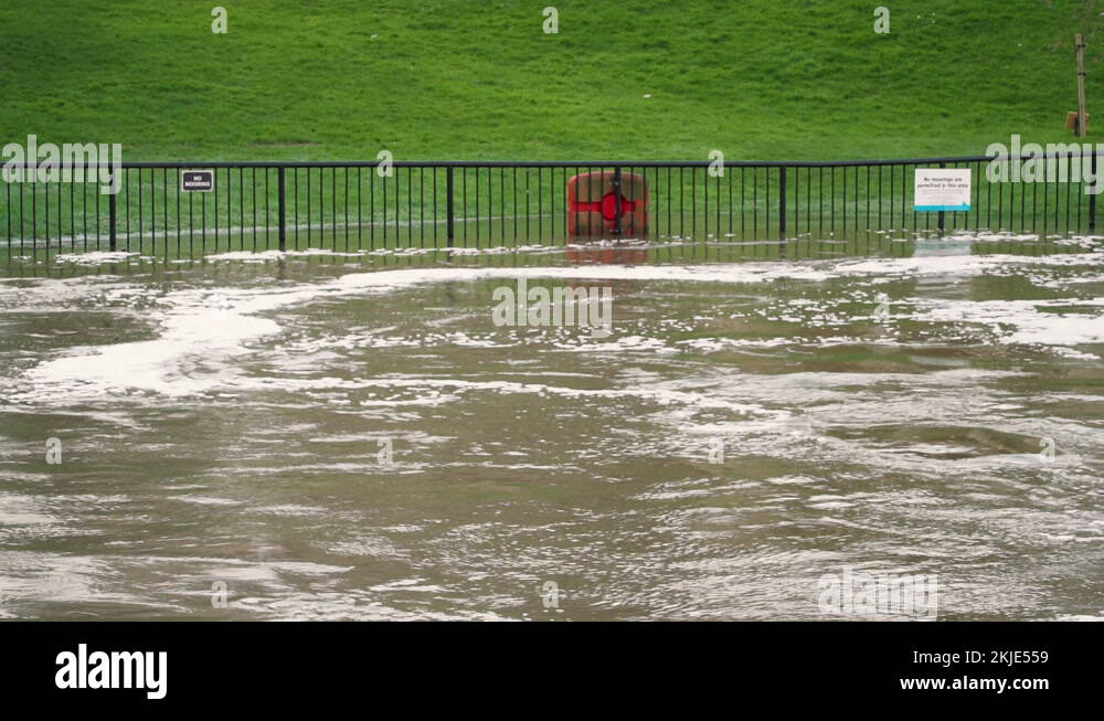 Brown water River Avon level high, Bath Weir, City of Bath, Wide shot ...