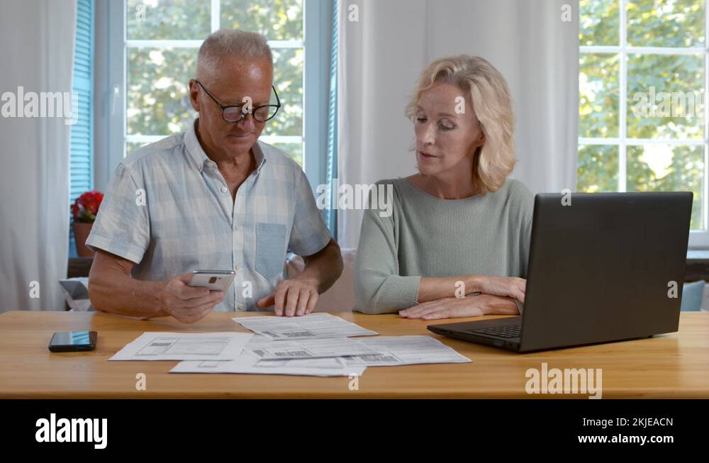 Scan the qr code to pay the bill Stock Videos & Footage - HD and 4K ...