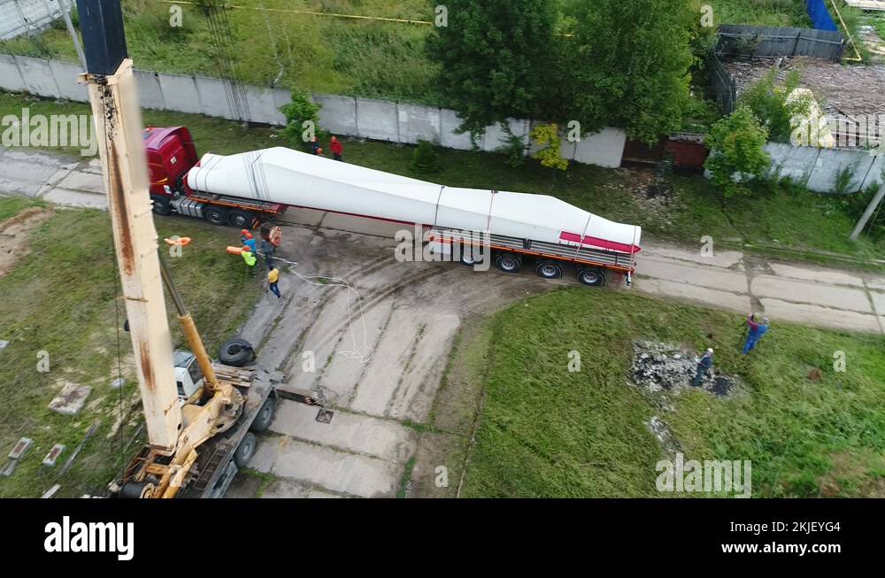 Crane pulling truck Stock Videos & Footage - HD and 4K Video Clips - Alamy