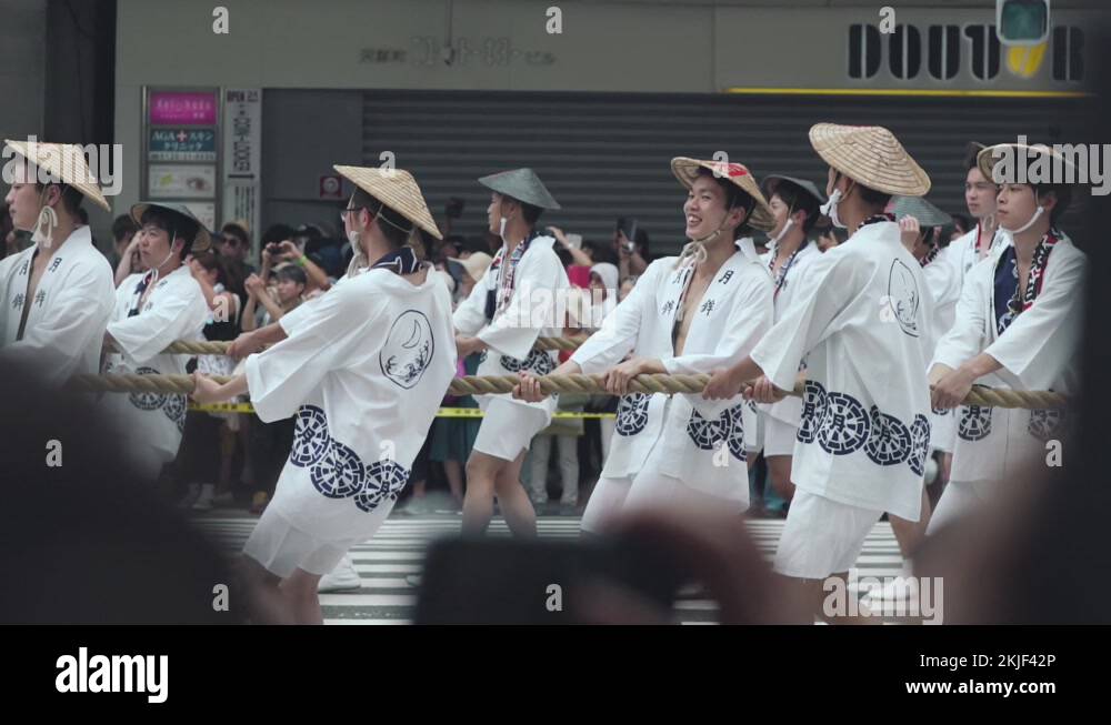 Japanese Men Pulling The Rope Of The Hoko Float -Yamaboko Junko Stock ...