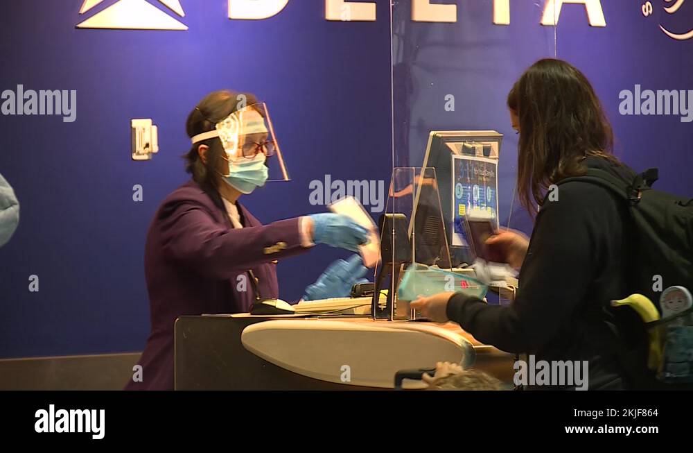 Airport wearing mask Stock Videos & Footage - HD and 4K Video Clips - Alamy