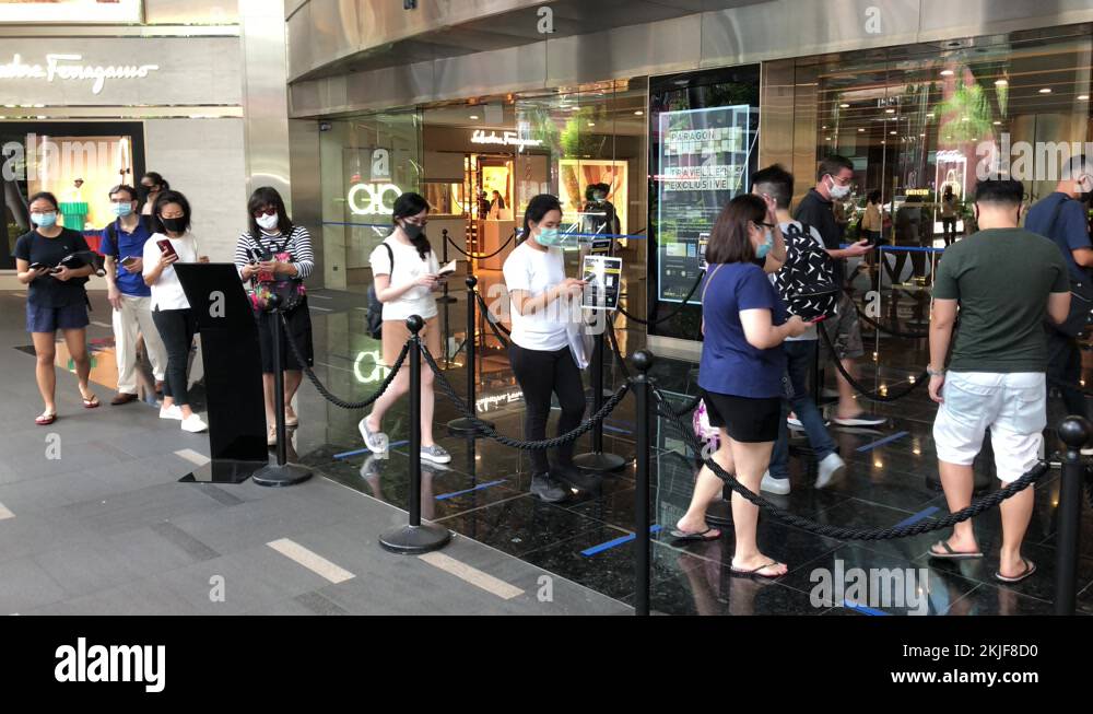 Singapore: People scan QR codes for safe entry at a shopping mall, 4K ...