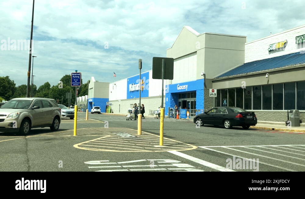 Walmart shoppers with carts Stock Videos & Footage - HD and 4K Video ...