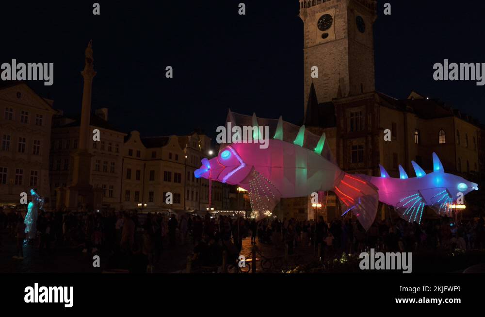 PRAGUE STREET THEATRE light Show, gigantic fish and jellyfish puppets ...