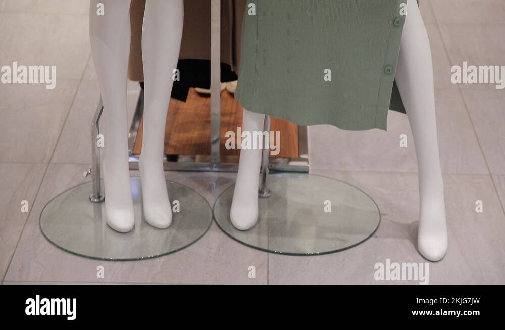 White mannequins exhibit a new collection of women's clothing in a ...
