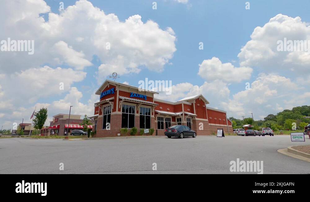 Zaxby's fried chicken restaurant side view with drive thru traffic Stock Video Footage - Alamy
