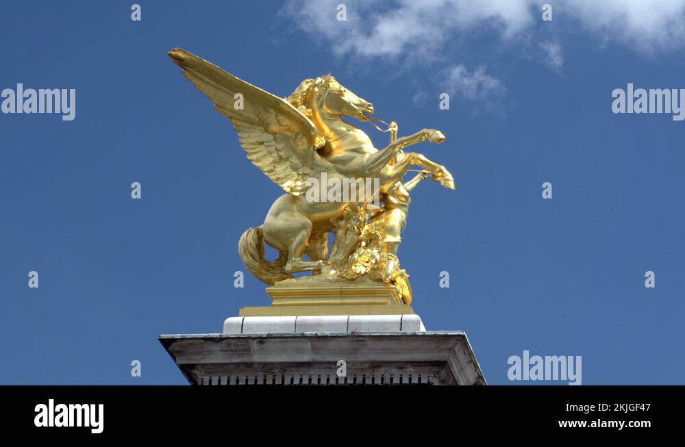 Winged golden statue Stock Videos & Footage - HD and 4K Video Clips - Alamy