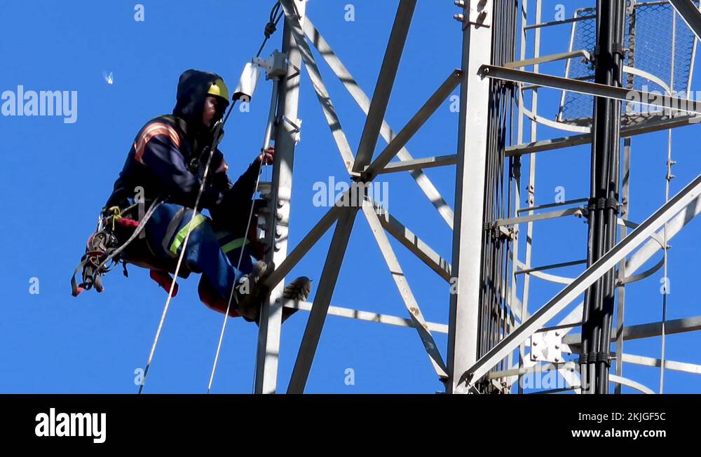 Installing cctv camera's on cell tower at Aston lake Springs South ...