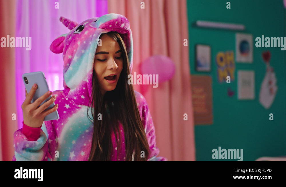 Unicorn lady Stock Videos & Footage - HD and 4K Video Clips - Alamy