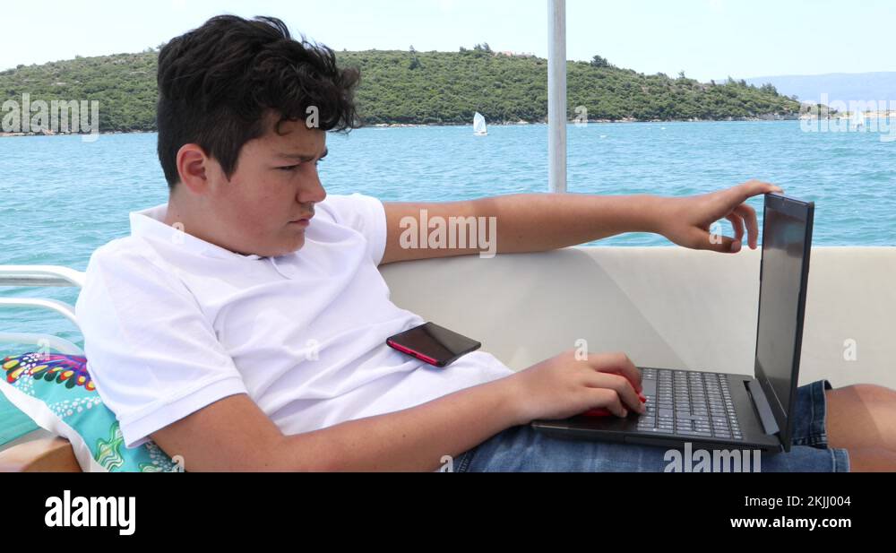 Teenage boy laptop alone Stock Videos & Footage - HD and 4K Video Clips ...