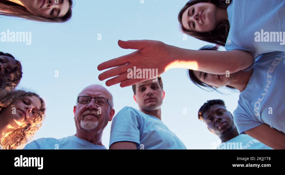 Group looking up sky Stock Videos & Footage - HD and 4K Video Clips - Alamy