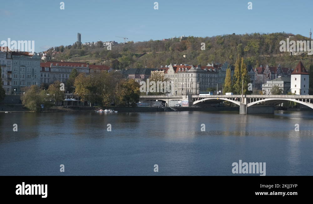 Landmark bridges into the city Stock Videos & Footage - HD and 4K Video ...
