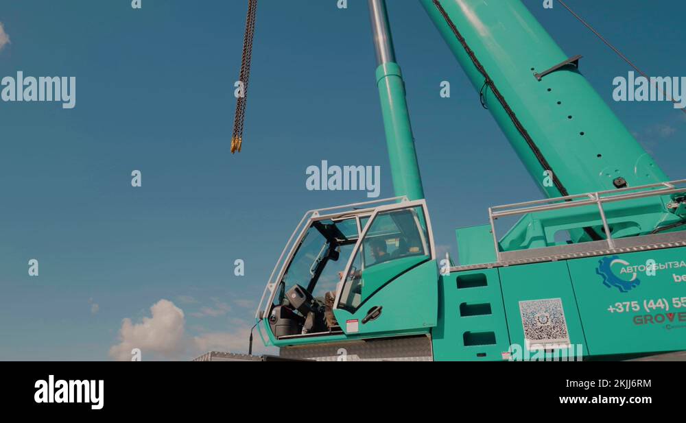 Mobile crane cab Stock Videos & Footage - HD and 4K Video Clips - Alamy