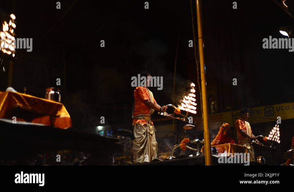 Varanasi aarti Stock Videos & Footage - HD and 4K Video Clips - Alamy