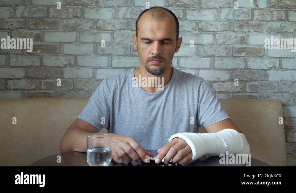 Man broken arm Stock Videos & Footage - HD and 4K Video Clips - Alamy