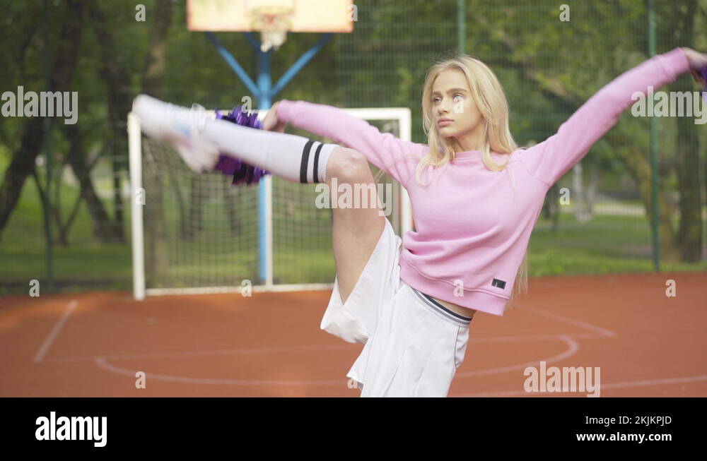 Cheerleader pom poms Stock Videos & Footage - HD and 4K Video Clips - Alamy