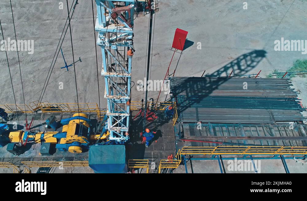 Drilling rig for oil well drilling. Equipment for drilling oil and gas ...