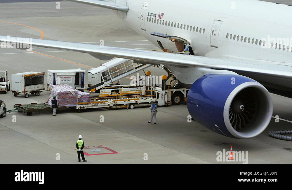 Airplane freight cargo loading Stock Videos & Footage - HD and 4K Video ...