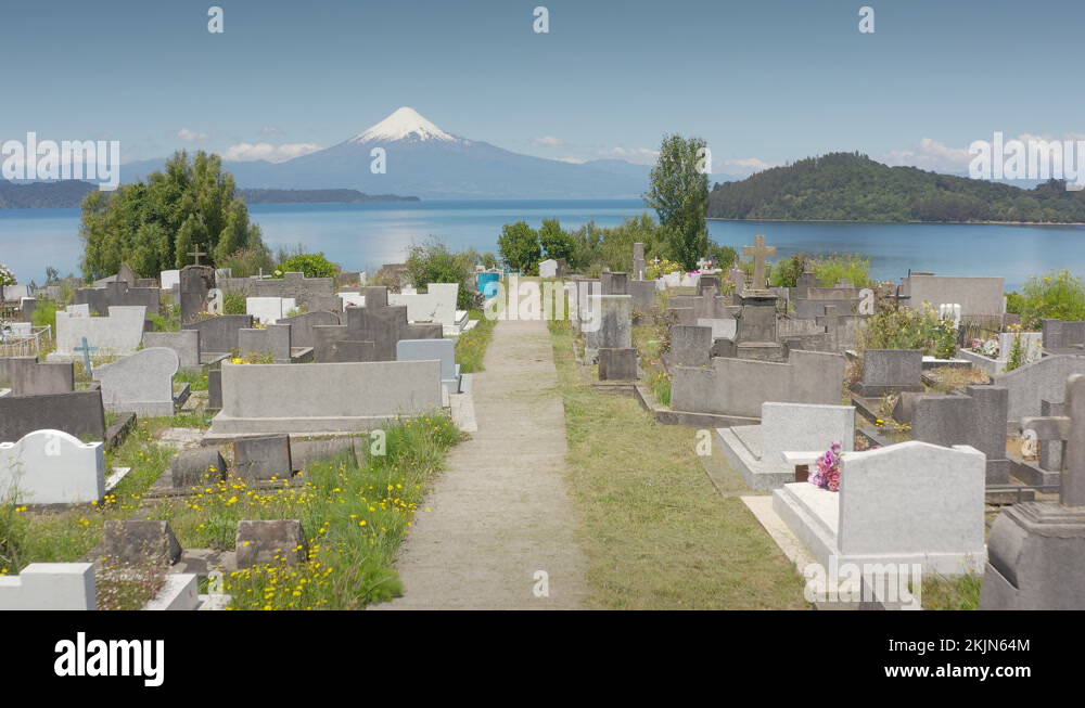 Lake forest cemetery Stock Videos & Footage - HD and 4K Video Clips - Alamy