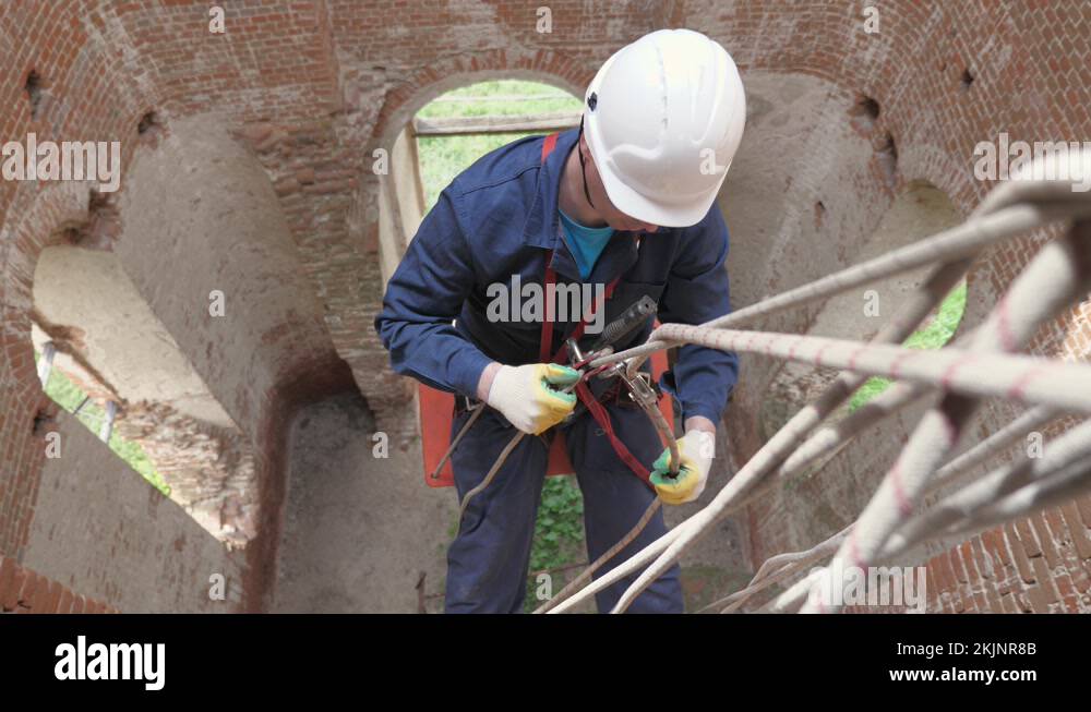 Suspended by ropes Stock Videos & Footage - HD and 4K Video Clips - Alamy