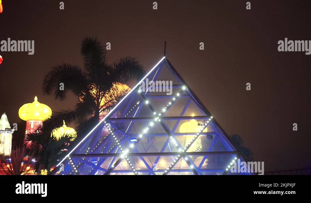 Pyramid mirror Stock Videos & Footage - HD and 4K Video Clips - Alamy