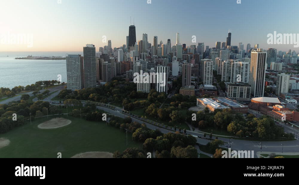 Chicago skyline park Stock Videos & Footage - HD and 4K Video Clips - Alamy
