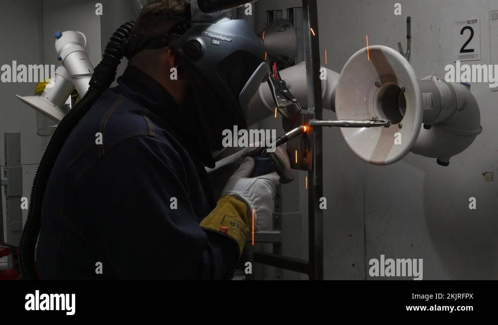Welding bay Stock Videos & Footage - HD and 4K Video Clips - Alamy