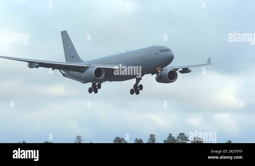 Airbus a330 a330 200 Stock Videos & Footage - HD and 4K Video Clips - Alamy