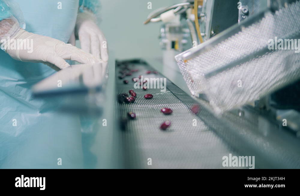 Pill production line Stock Videos & Footage - HD and 4K Video Clips - Alamy