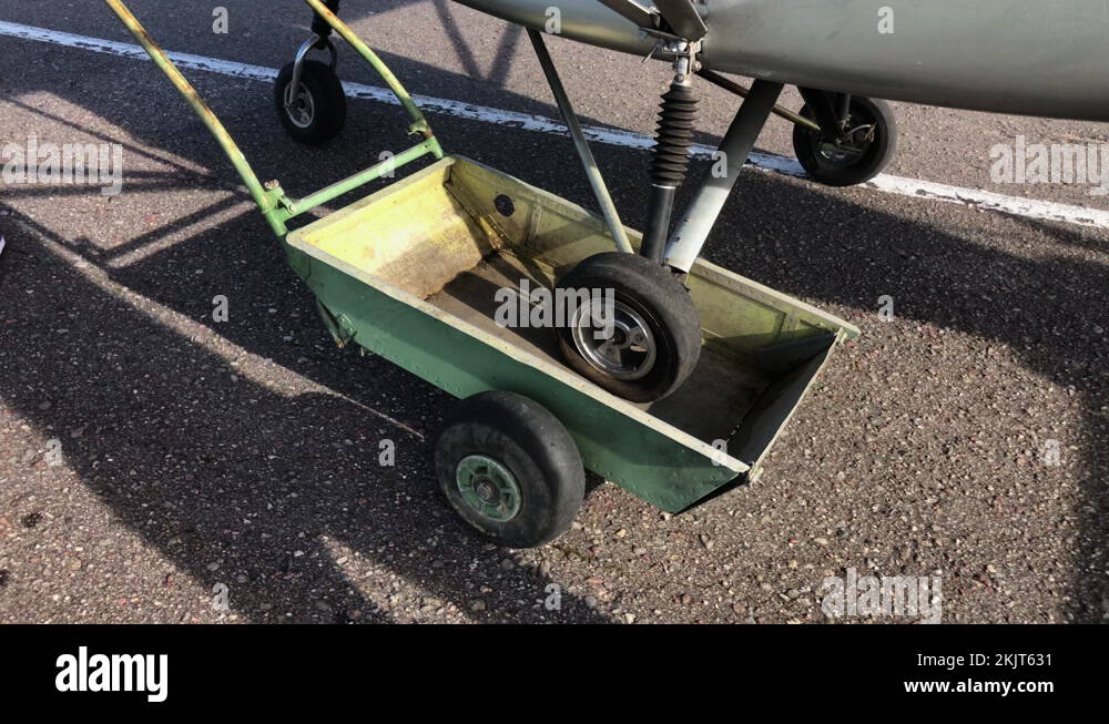 Broken aircraft Stock Videos & Footage - HD and 4K Video Clips - Alamy