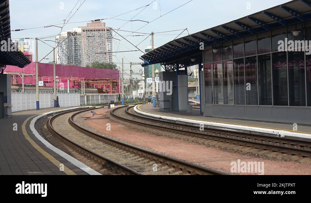 Empty train platform Stock Videos & Footage - HD and 4K Video Clips - Alamy