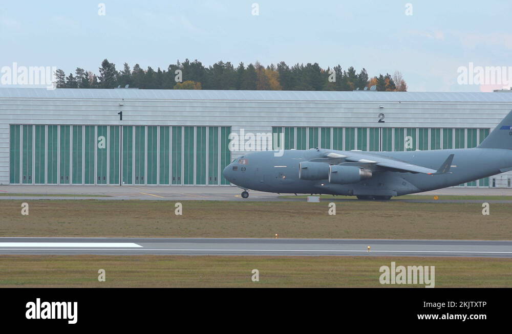 military airplane SAC 03 NATO Strategic Airlift Capability boeing c-17 ...