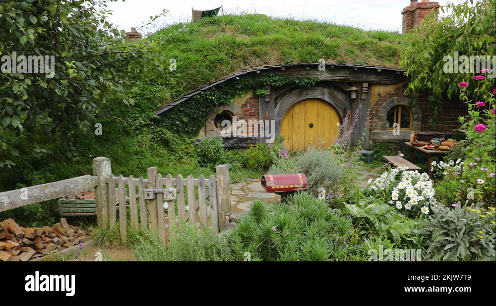 Hobbit cottage at Hobbiton film movie set,Matamata,Waikato,New Zealand ...