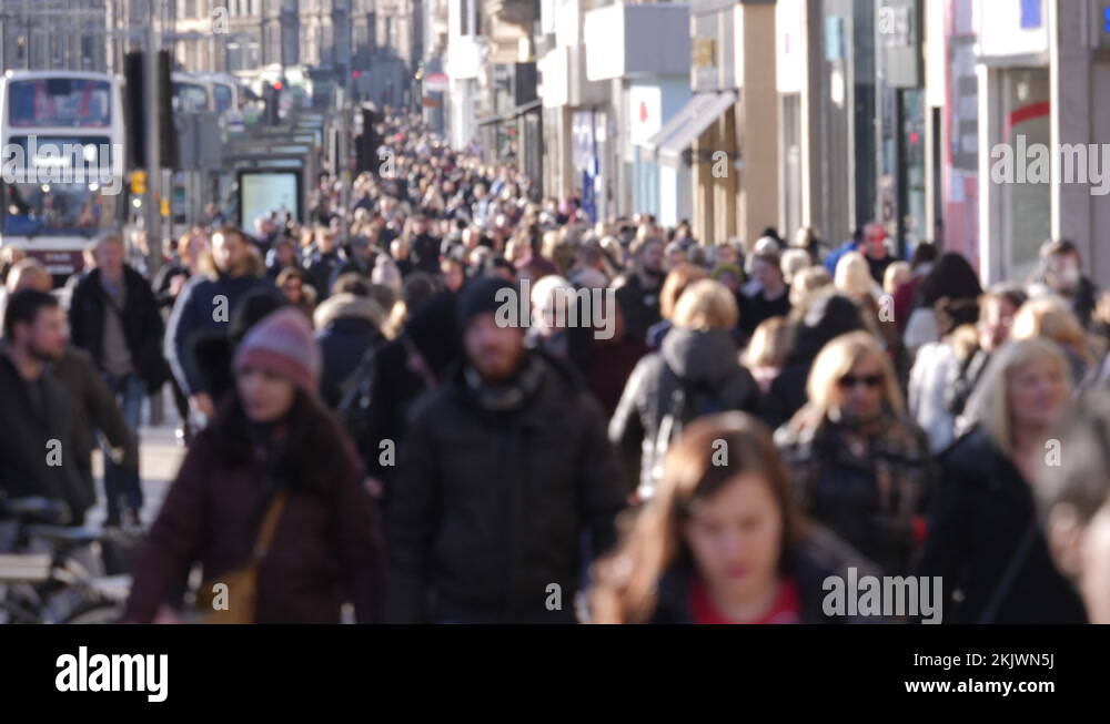 4K: Anonymous / Unrecognisable People walking on the Street, Shoppers ...