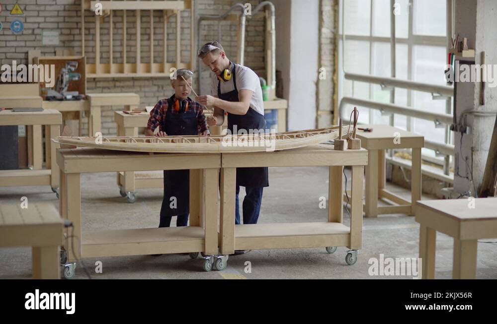 Explaining kid Stock Videos & Footage - HD and 4K Video Clips - Alamy