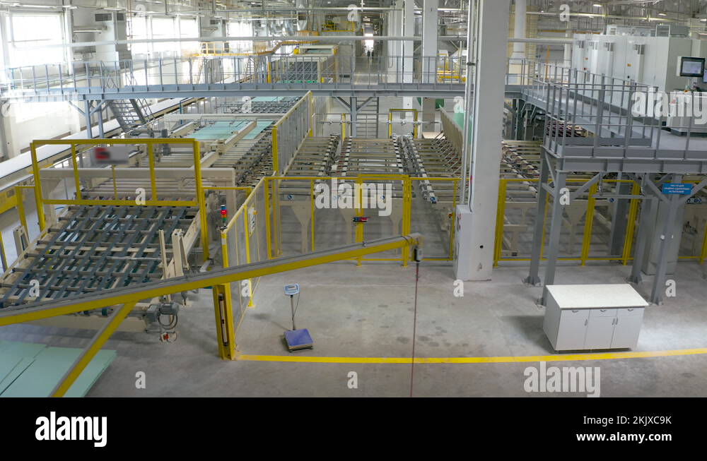 Manufacturing plasterboard sheets or gypsum board by conveyor on ...