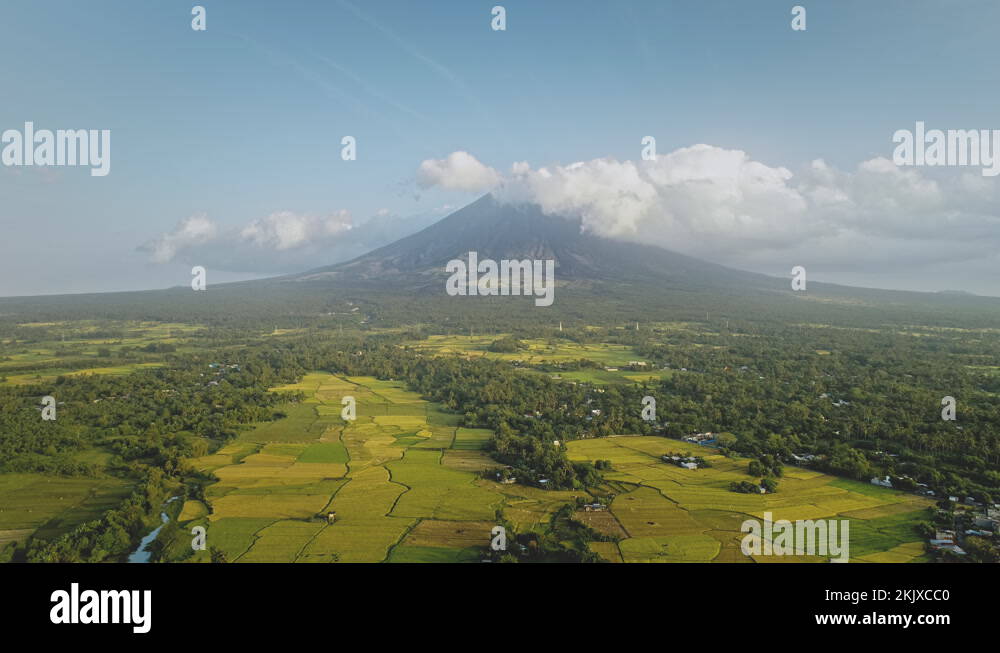 Mayon volcano eruption Stock Videos & Footage - HD and 4K Video Clips ...