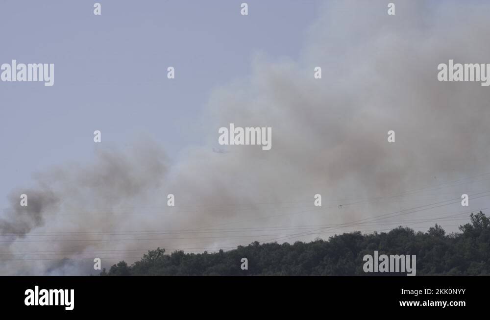 Dash 8 q400 firefighting Stock Videos & Footage - HD and 4K Video Clips ...