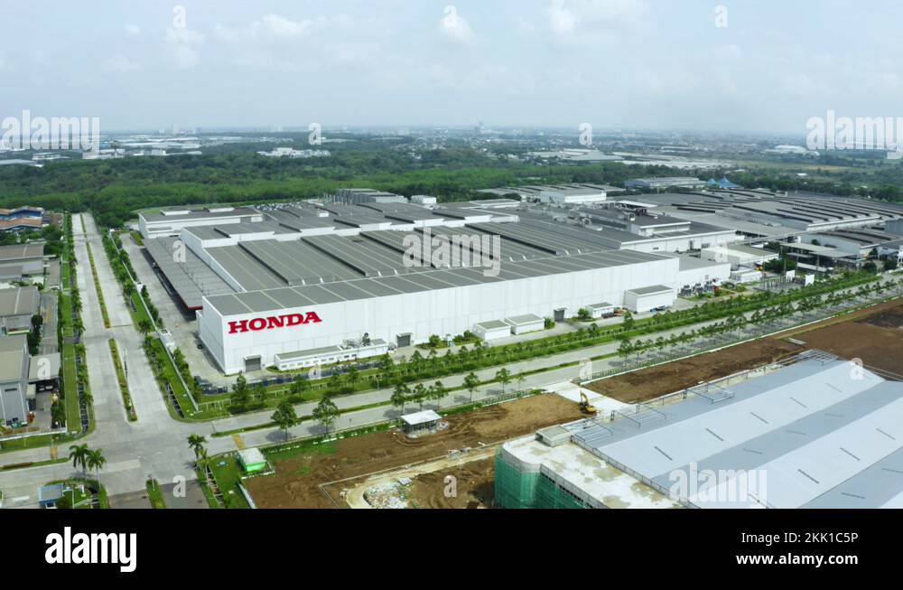 Honda factory Stock Videos & Footage - HD and 4K Video Clips - Alamy