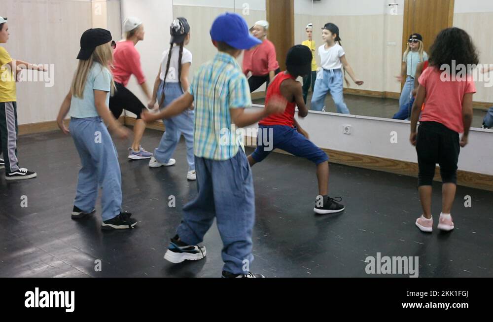 Female tweens Stock Videos & Footage - HD and 4K Video Clips - Alamy