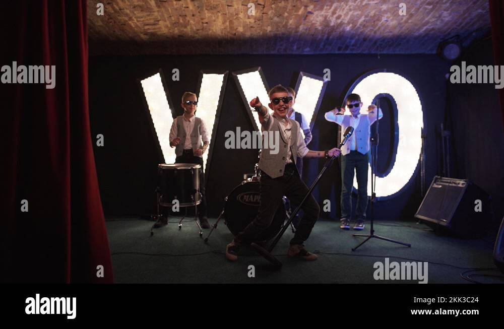 Rock stars on stage Stock Videos & Footage - HD and 4K Video Clips - Alamy