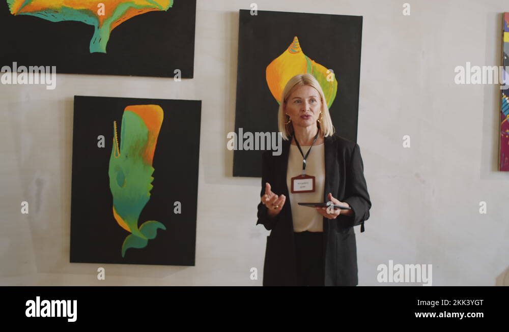 Female guide Stock Videos & Footage - HD and 4K Video Clips - Alamy