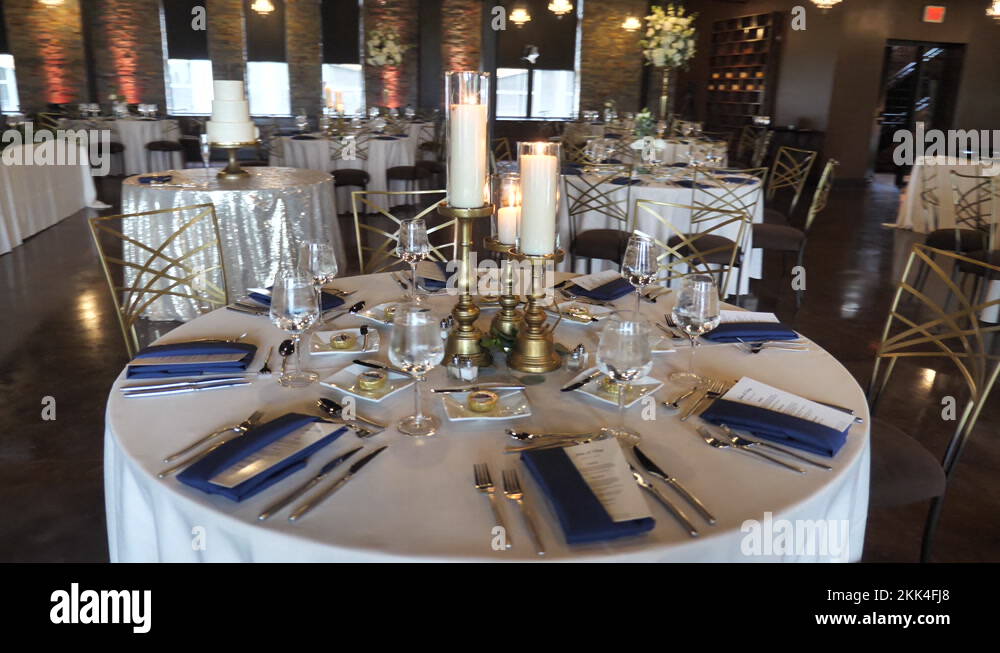 Romantic Dining Table Settings For Luxury Wedding Celebration Event in ...